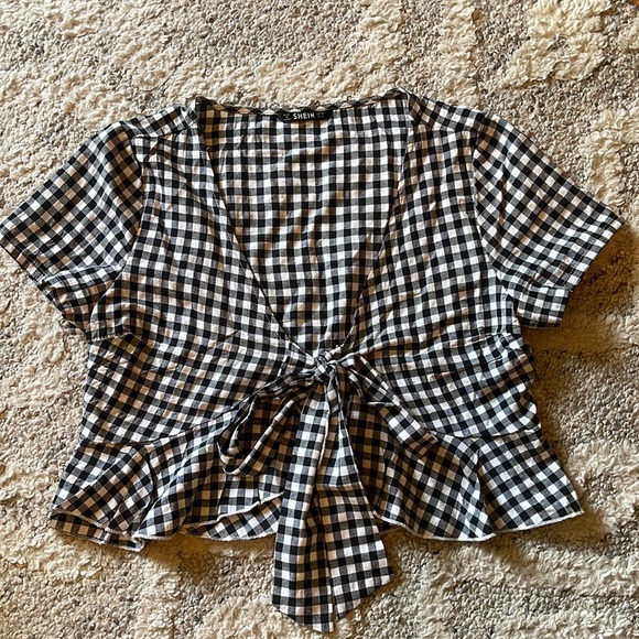 SHEIN | Tops | Shein Cropped Gingham Tiefront Top Euc | Poshmark